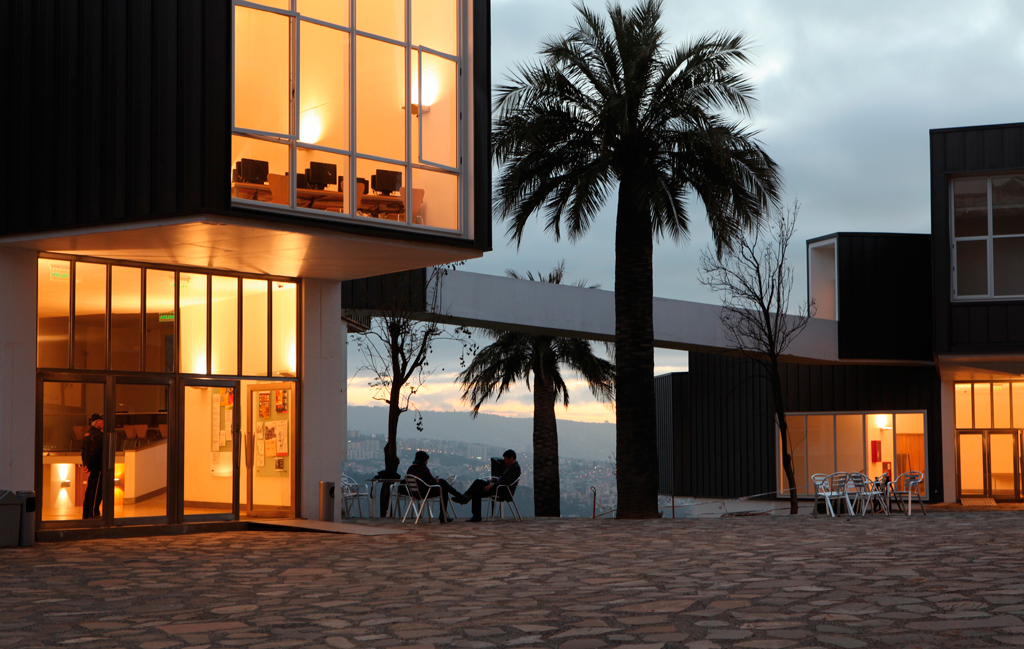 Proyecto fachada UAI Viña de Rahmen Chile